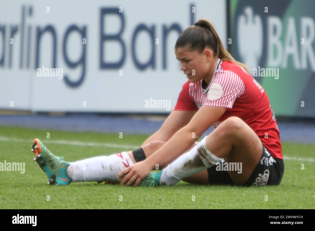 He sits injured on pitch hi-res stock photography and images - Alamy