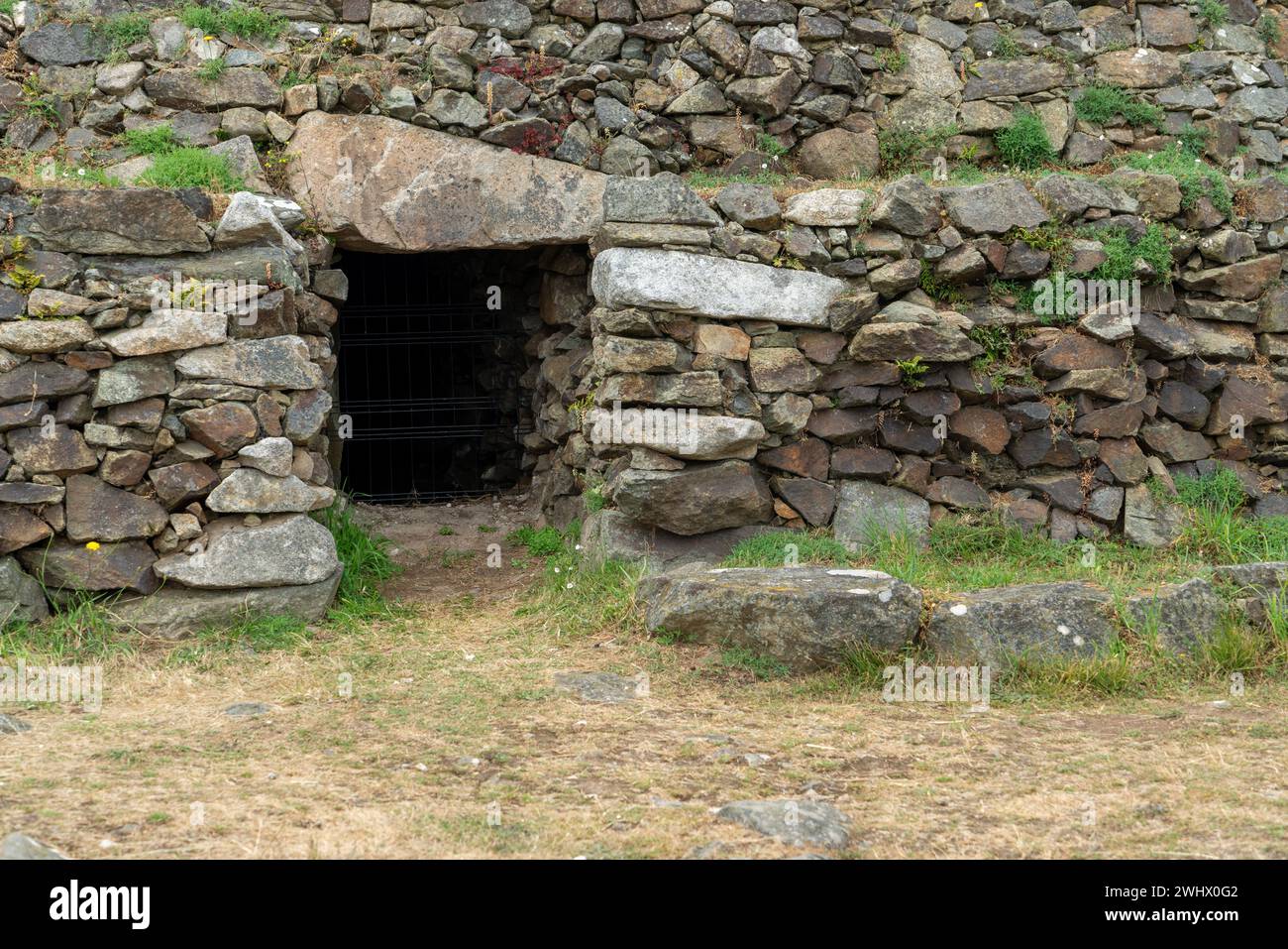 Neolithic Mausoleum Great Cairn of Barnenez, Brittany Stock Photo - Alamy