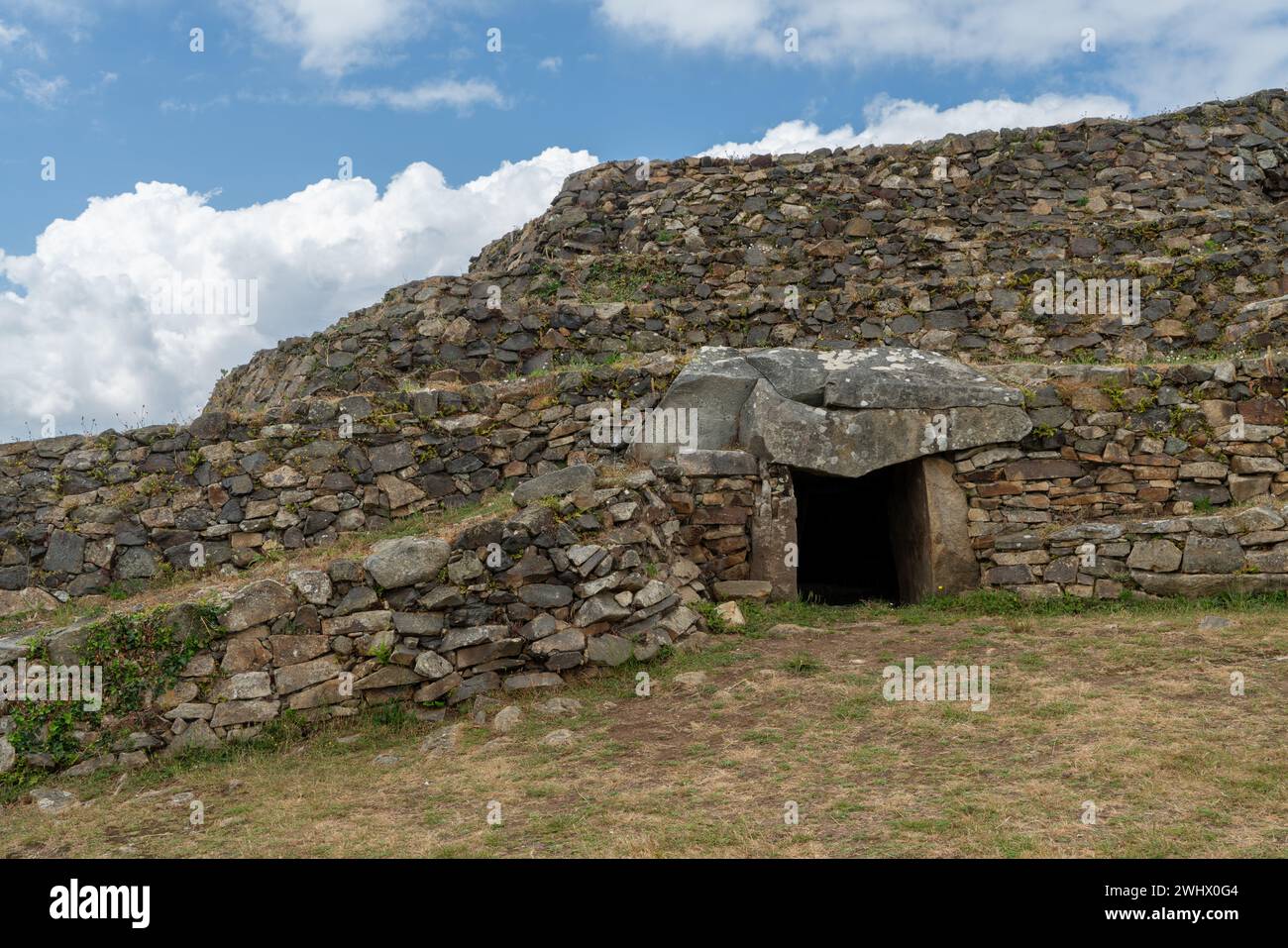 Neolithic Mausoleum Great Cairn of Barnenez, Brittany Stock Photo - Alamy