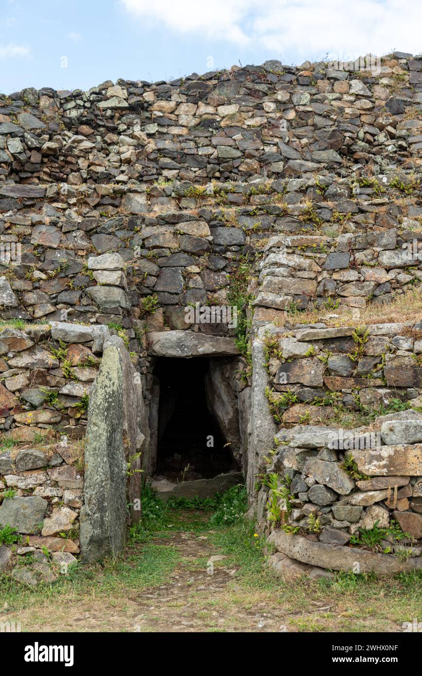 Neolithic Mausoleum Great Cairn of Barnenez, Brittany Stock Photo - Alamy