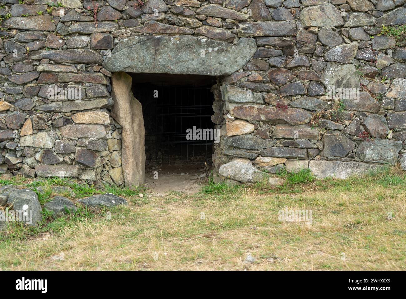 Neolithic Mausoleum Great Cairn of Barnenez, Brittany Stock Photo - Alamy