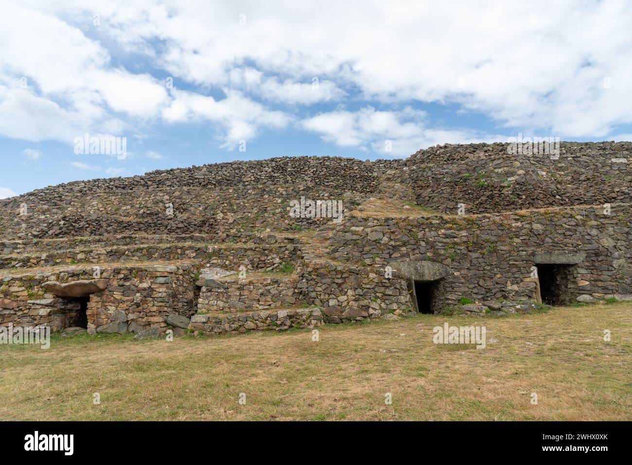 Neolithic Mausoleum Great Cairn of Barnenez, Brittany Stock Photo - Alamy