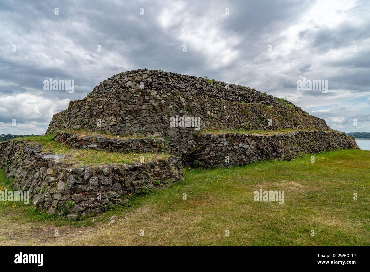 Neolithic Mausoleum Great Cairn of Barnenez, Brittany Stock Photo - Alamy