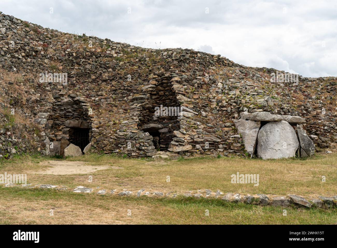 Neolithic Mausoleum Great Cairn of Barnenez, Brittany Stock Photo - Alamy