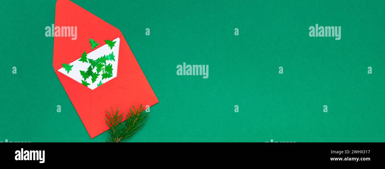Red envelope fir tree hi-res stock photography and images - Alamy