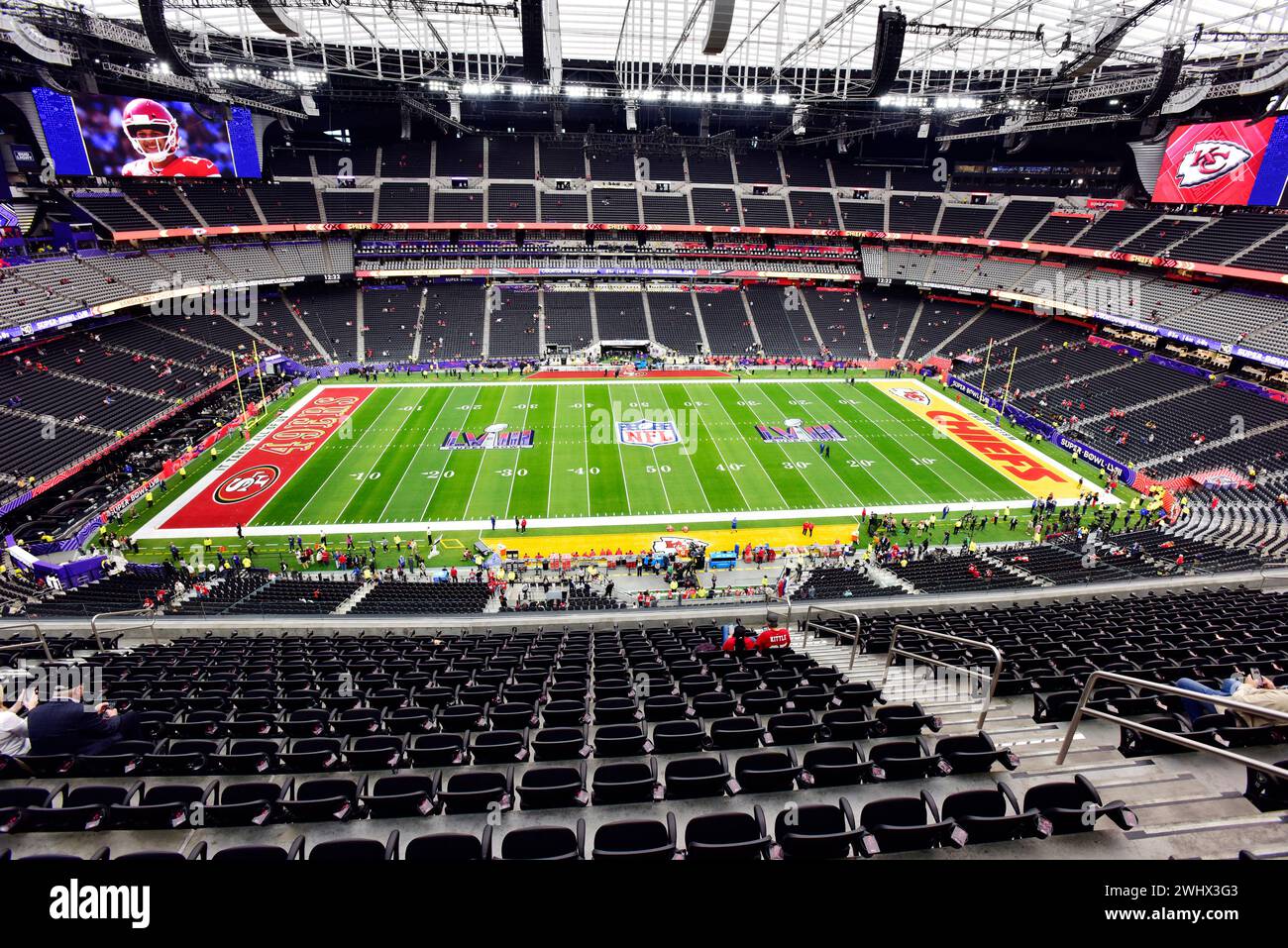 Fans nfl exterior 2024 hi-res stock photography and images - Alamy