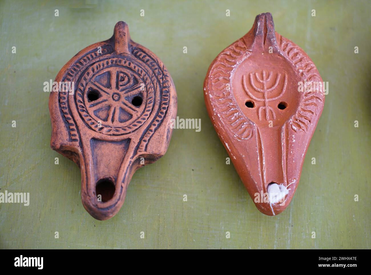 Roman oil lamps hi-res stock photography and images - Alamy