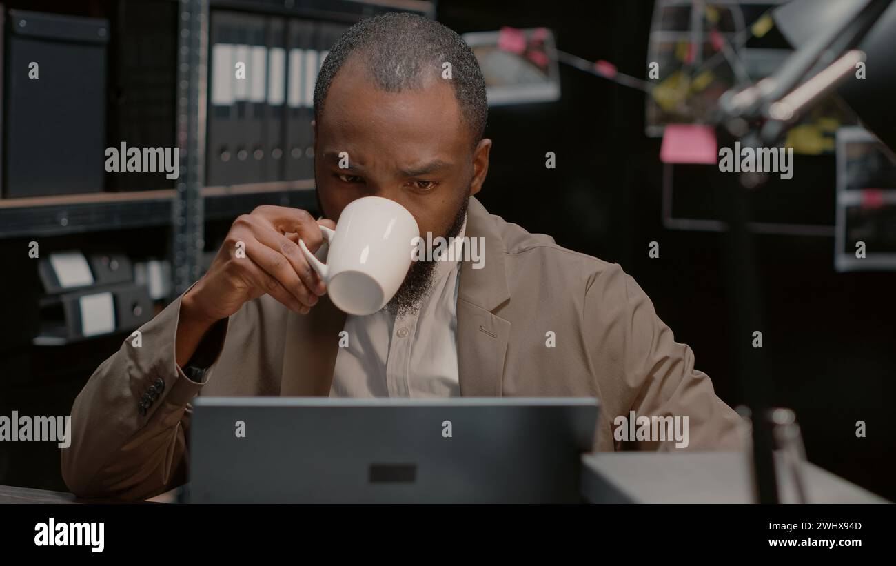 Policeman checking identification hi-res stock photography and images ...