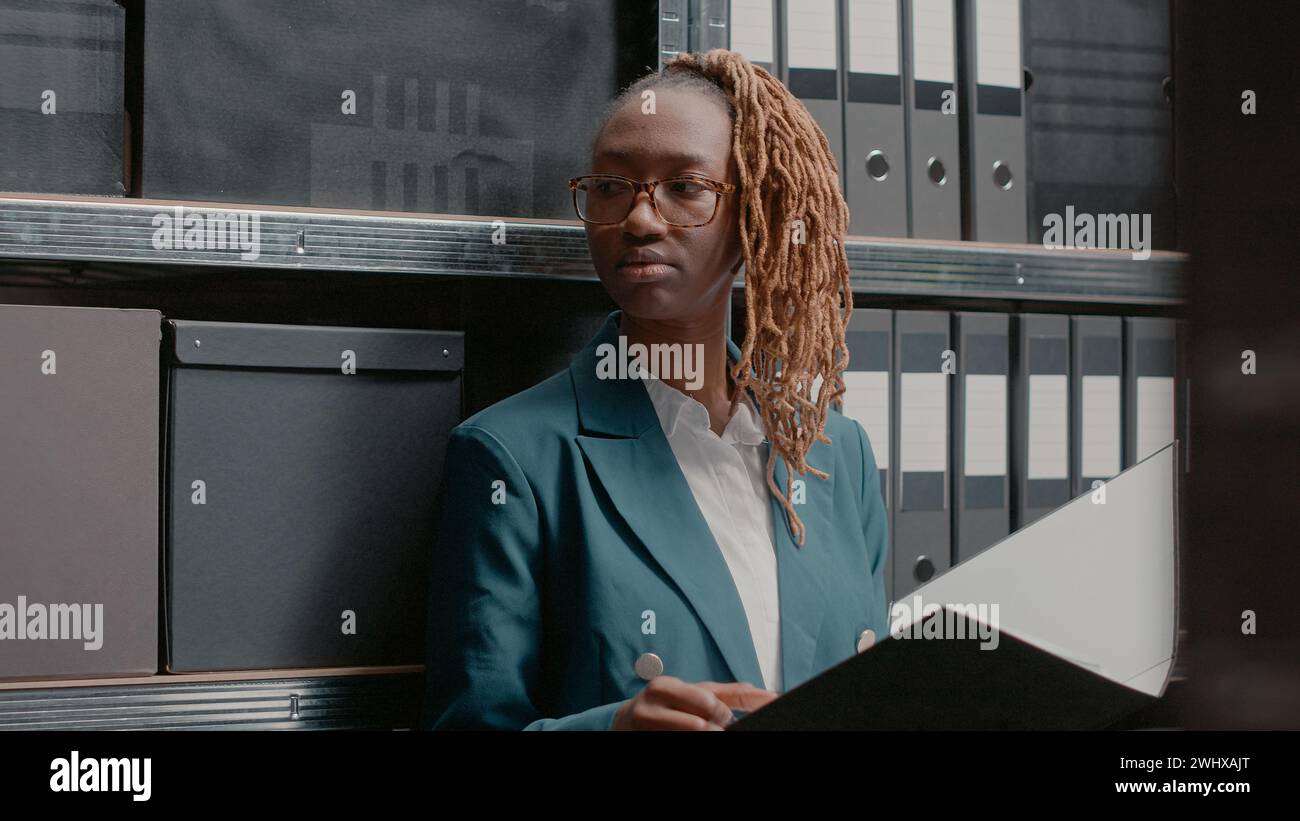 Law agency detective reading criminal hi-res stock photography and ...