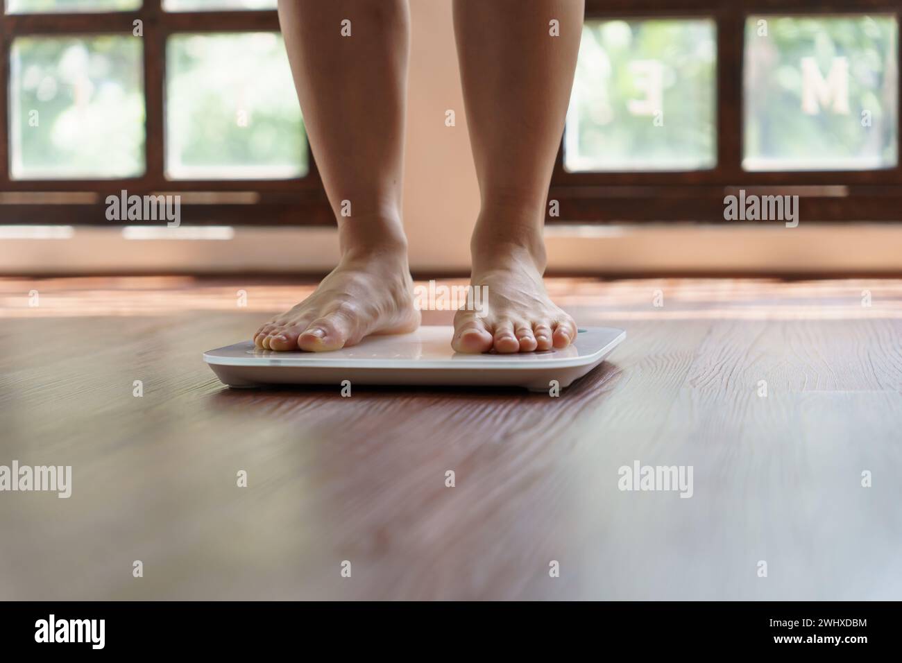 Female feet on a scale hi-res stock photography and images - Alamy
