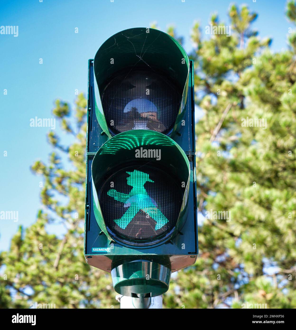 Traffic light man hi-res stock photography and images - Alamy