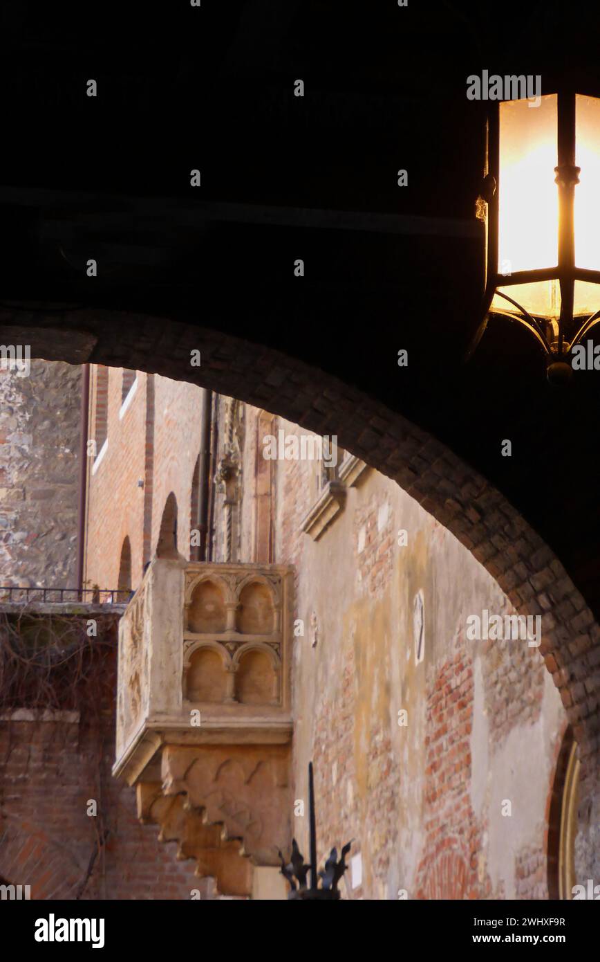 Romeo and julia balkon hi-res stock photography and images - Alamy
