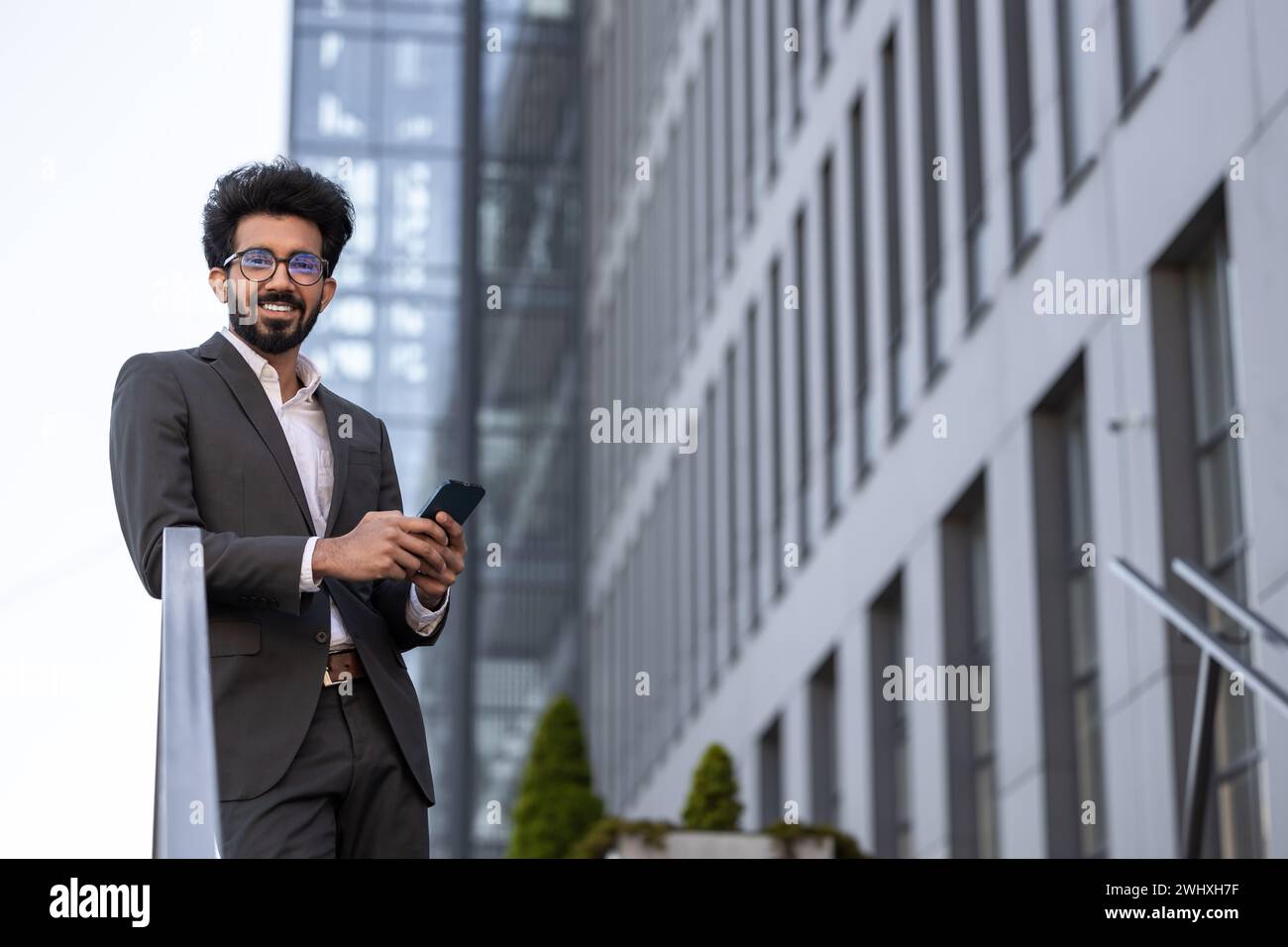 Young hindu elegant man in the office area Stock Photo - Alamy
