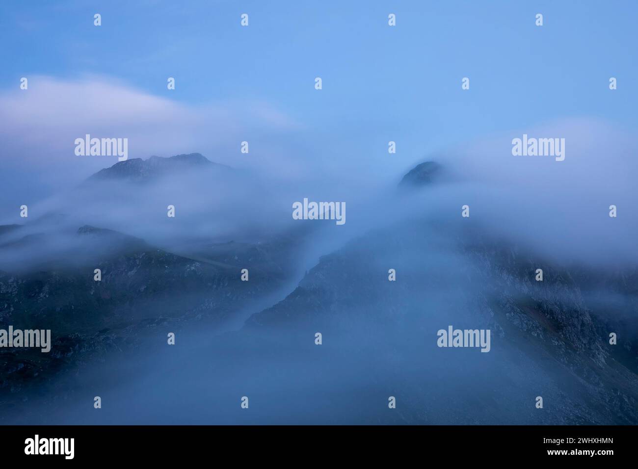 Blurred mountains hi-res stock photography and images - Alamy