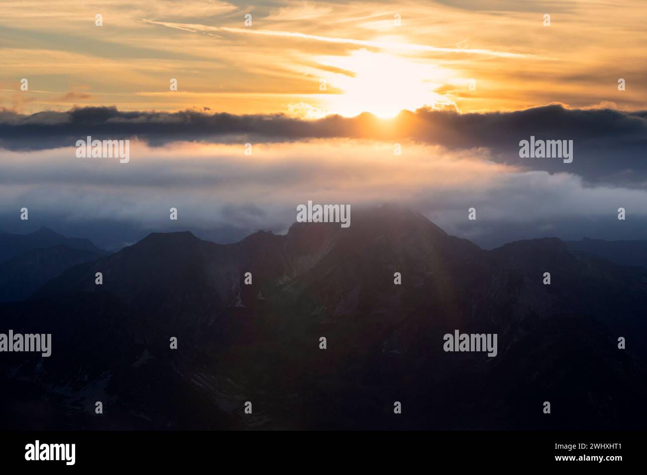 Sunrise fog over mountain hi-res stock photography and images - Alamy
