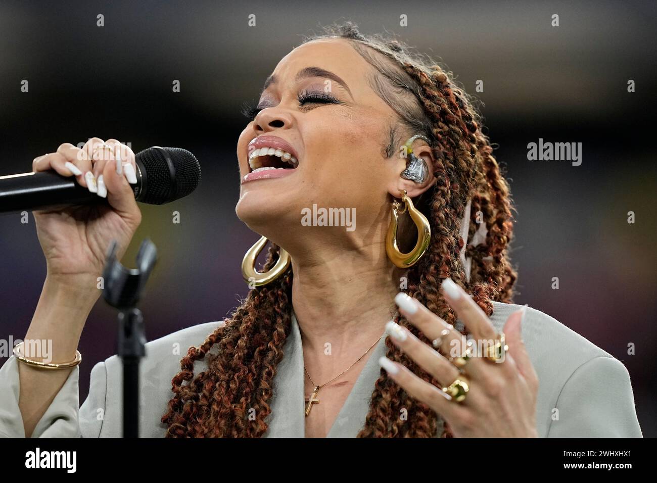 Andra Day performs Andra Day performs