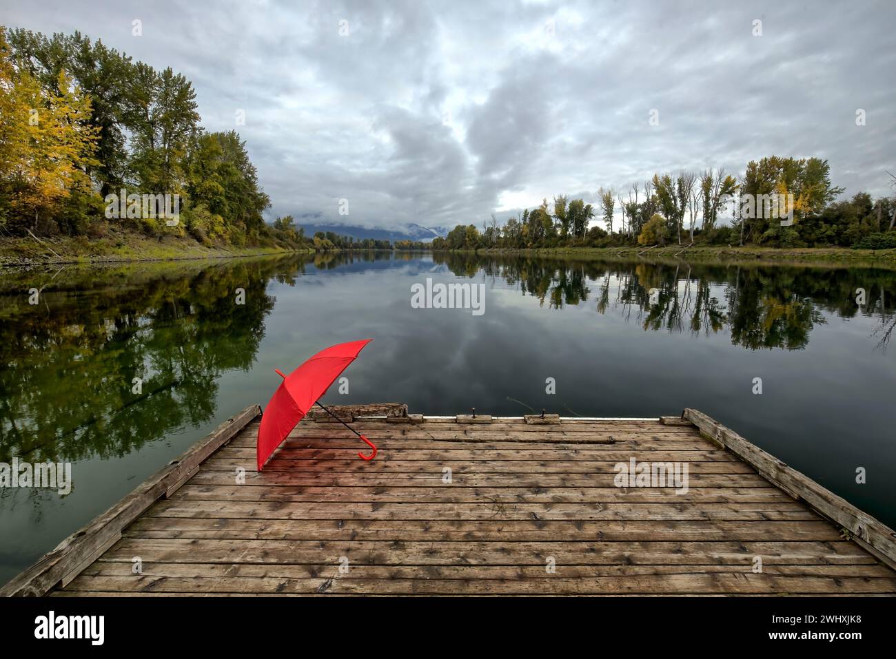 Board dock water hi-res stock photography and images - Alamy