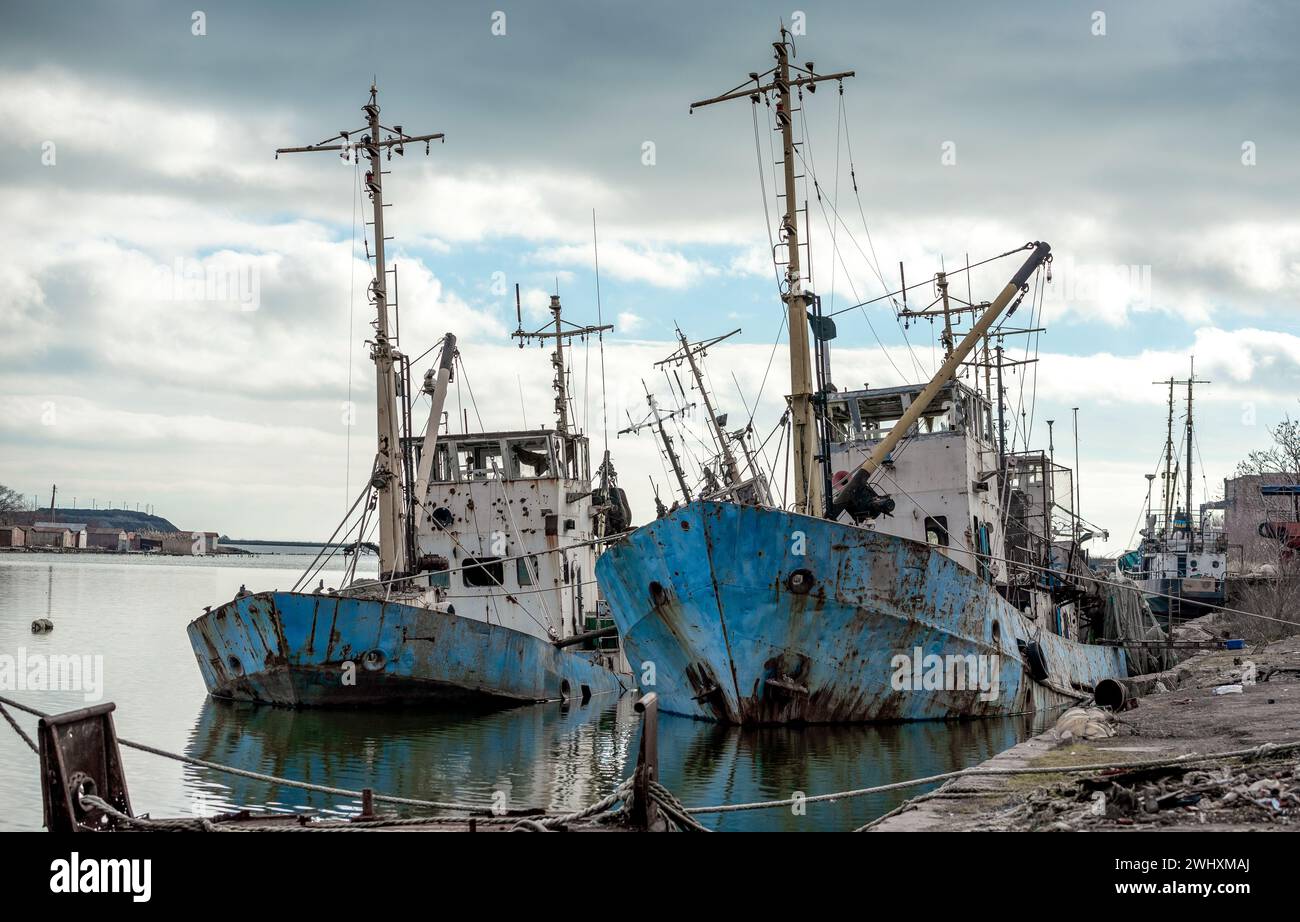 Ship ran aground hi-res stock photography and images - Alamy