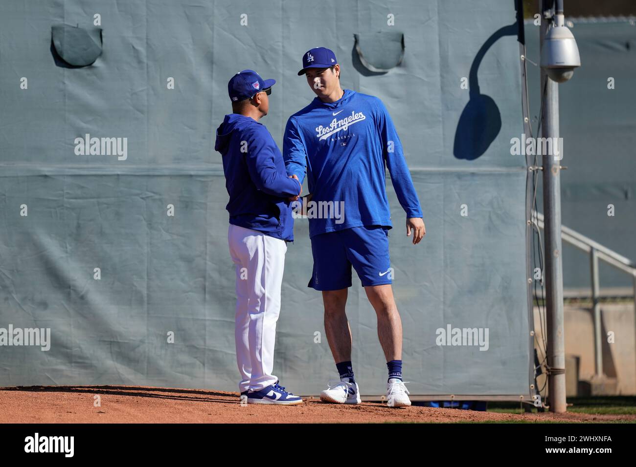Los Angeles Dodgers manager Dave Roberts, left, shakes hands with ...