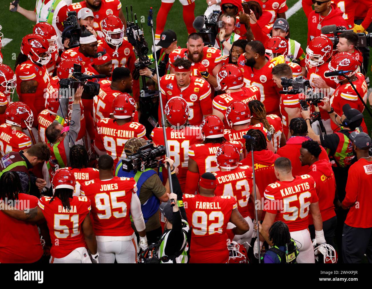 Kansas City Chiefs tight end Travis Kelce (87) and Kansas City Chiefs ...