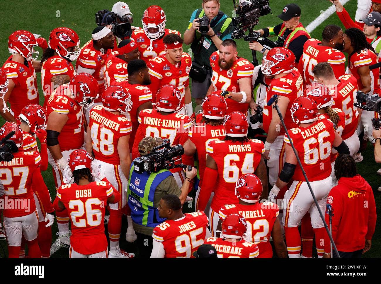 Kansas City Chiefs tight end Travis Kelce (87) and Kansas City Chiefs ...