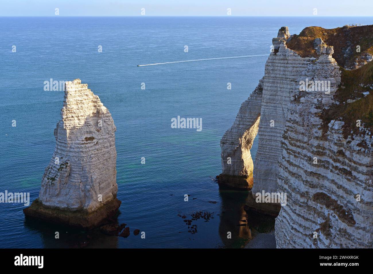Etretat, sea und cliffs, Normandy Stock Photo - Alamy