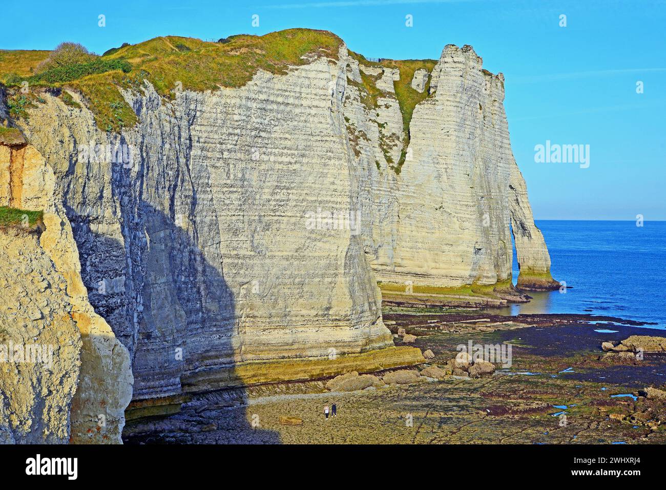 Etretat needle hi-res stock photography and images - Alamy