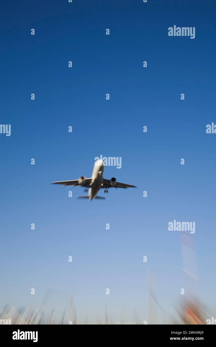 Jet underside hi-res stock photography and images - Alamy