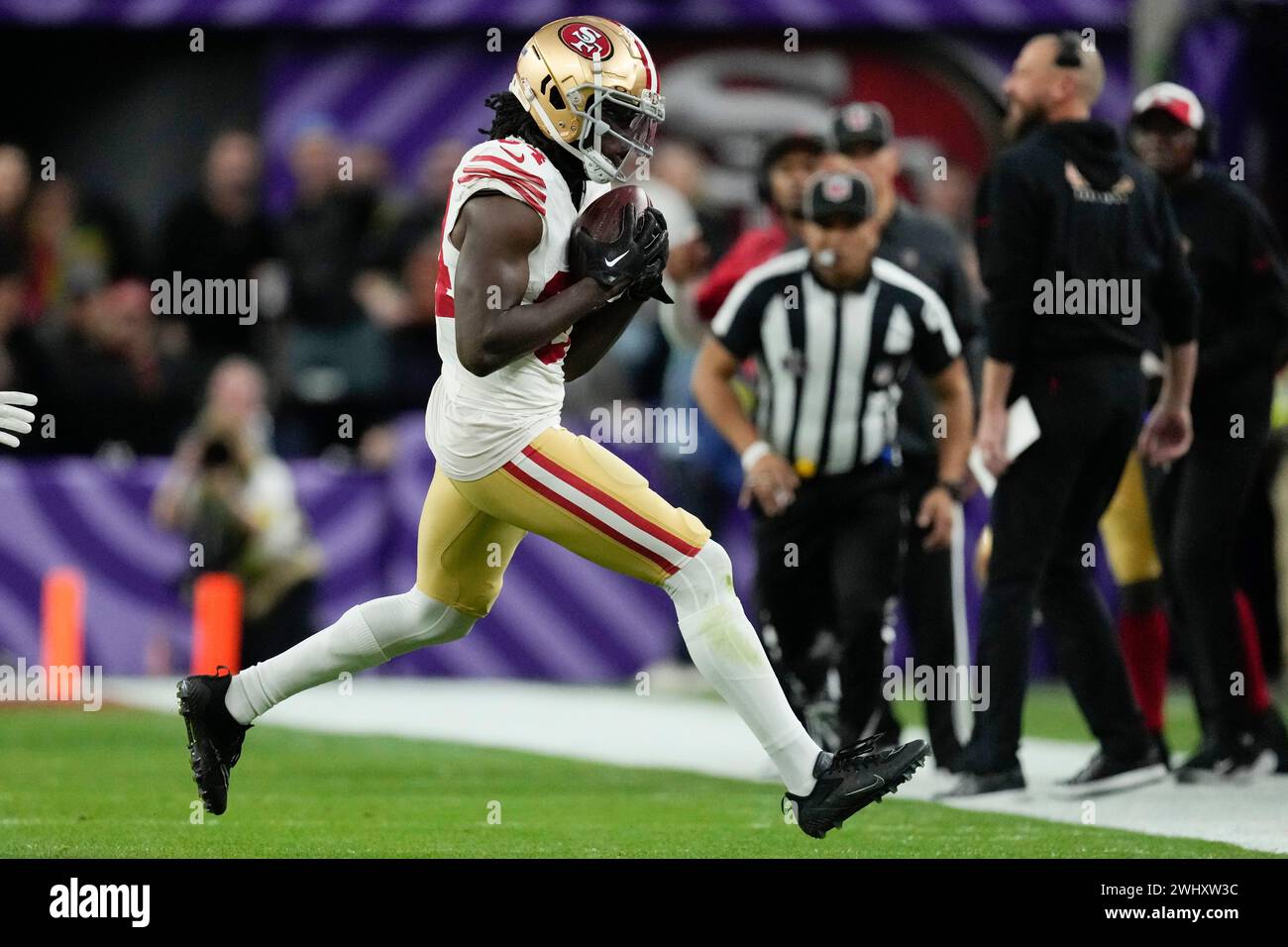 San Francisco 49ers wide receiver Chris Conley (84) runs after a catch ...