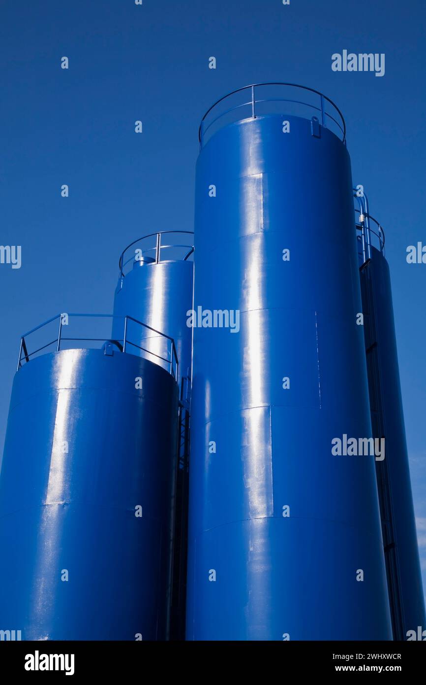 Cylindrical tanks hi-res stock photography and images - Alamy
