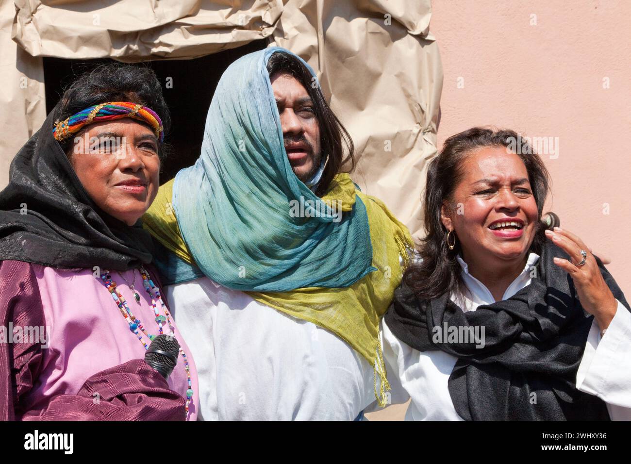 Jesus with mary and martha bible hi-res stock photography and images ...