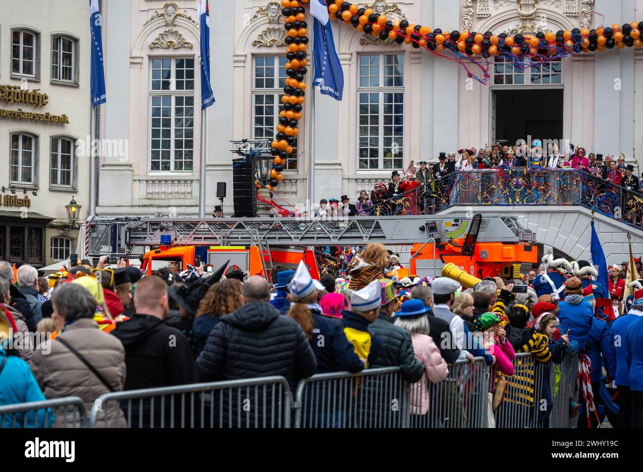 Sturm auf das Rathaus in Bonn. Der Sturm auf das Bonner Rathaus steht ...