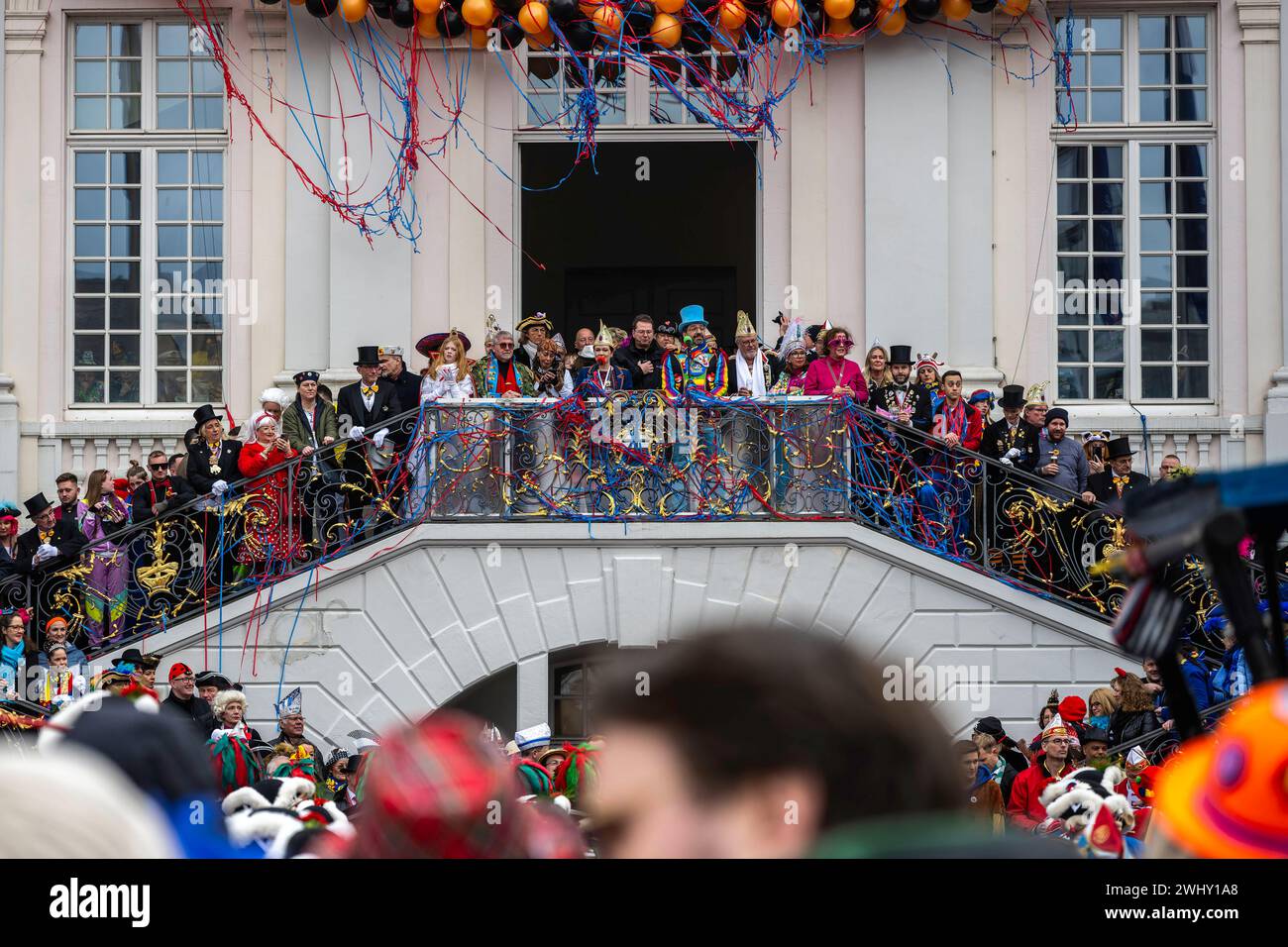 Sturm auf das Rathaus in Bonn. Der Sturm auf das Bonner Rathaus steht ...
