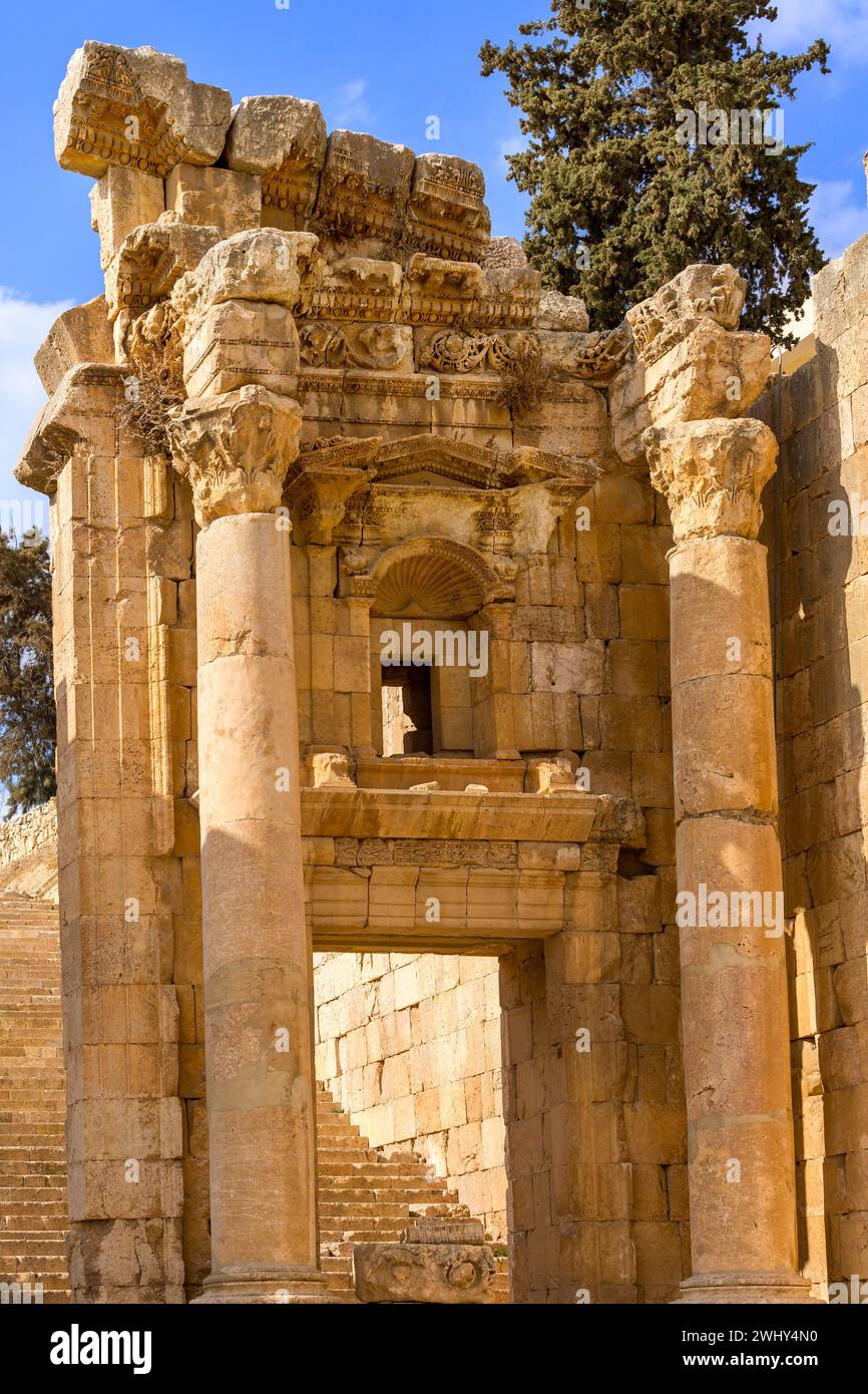 Cardo jerash hi-res stock photography and images - Alamy