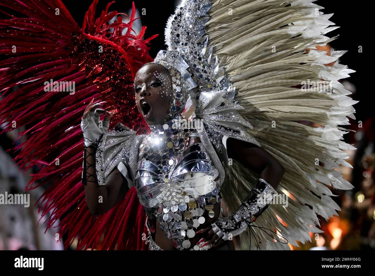A performer from Porto da Pedra samba school parades during Carnival ...