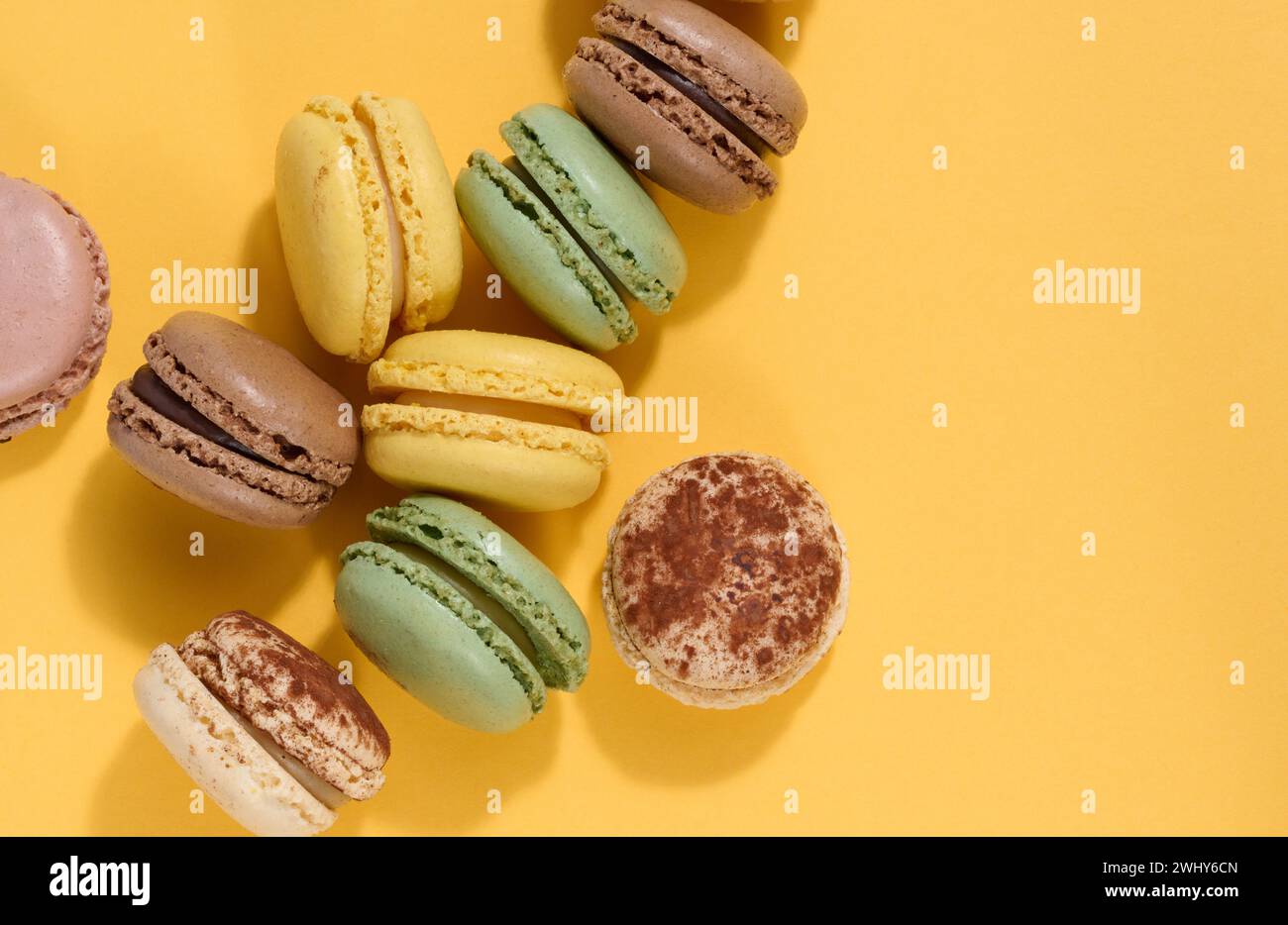 Macarons top view hi-res stock photography and images - Alamy