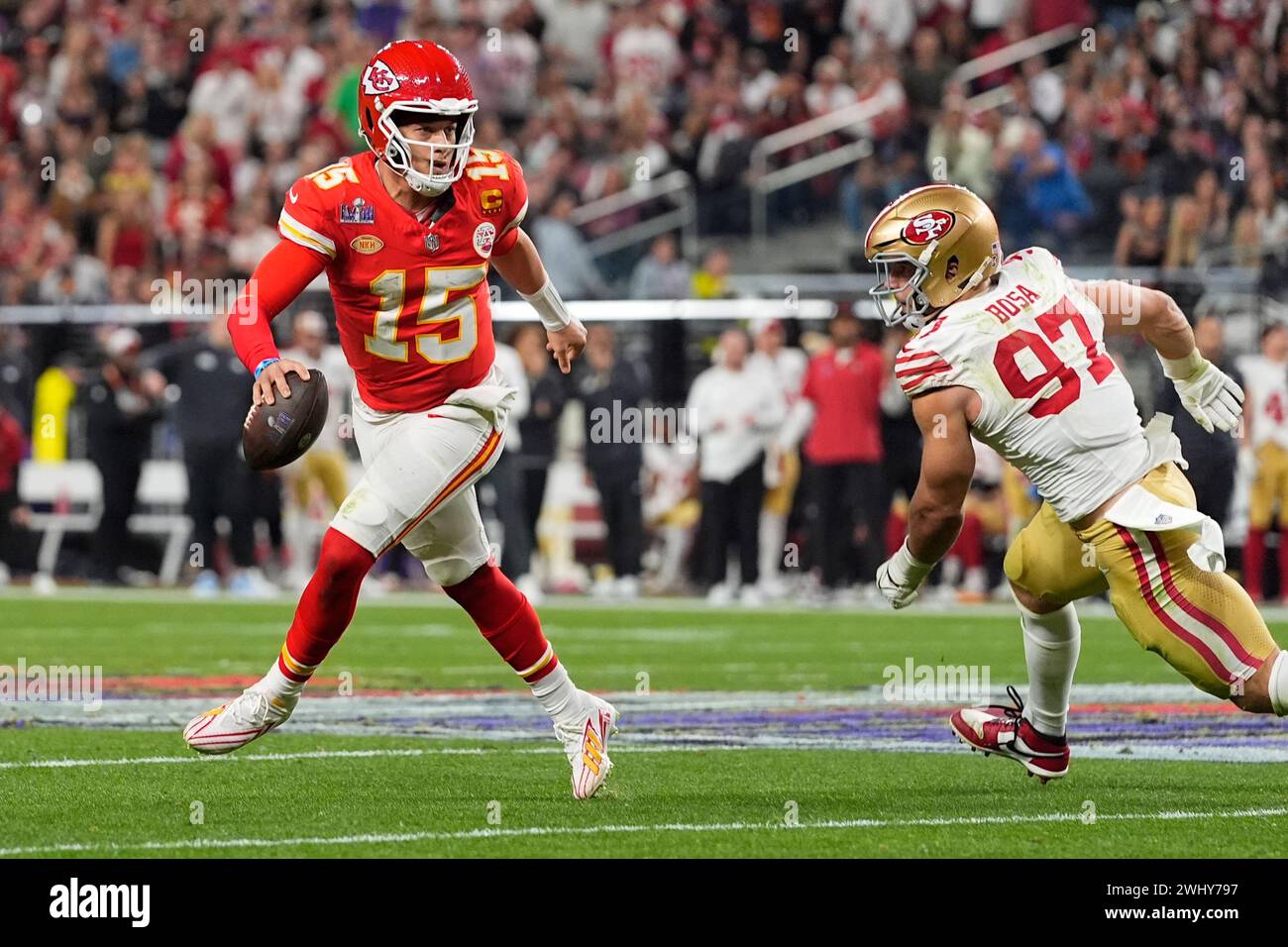 Kansas City Chiefs quarterback Patrick Mahomes (15) eludes San ...
