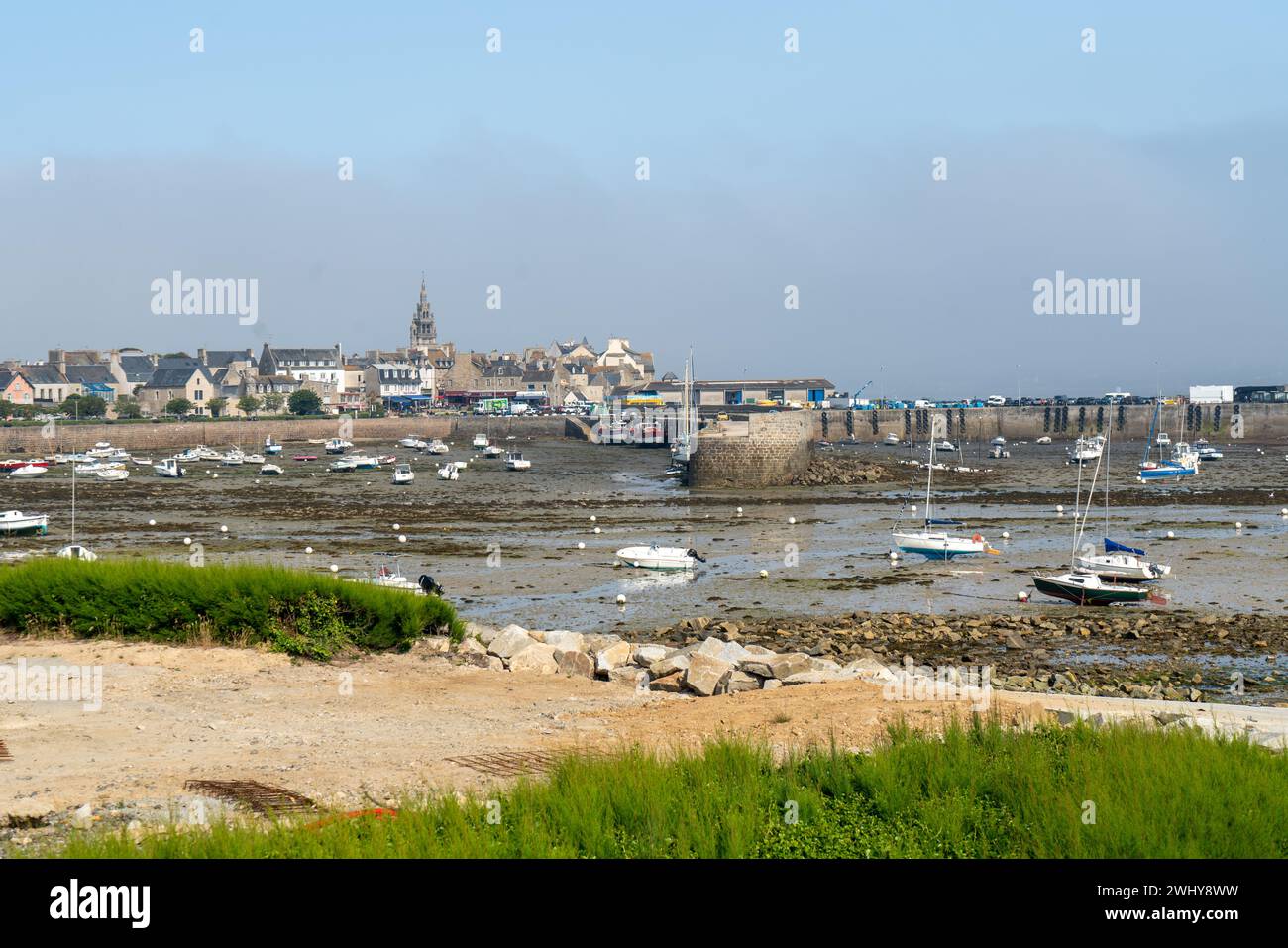 Port of Roscoff at low tide, Brittany Stock Photo - Alamy