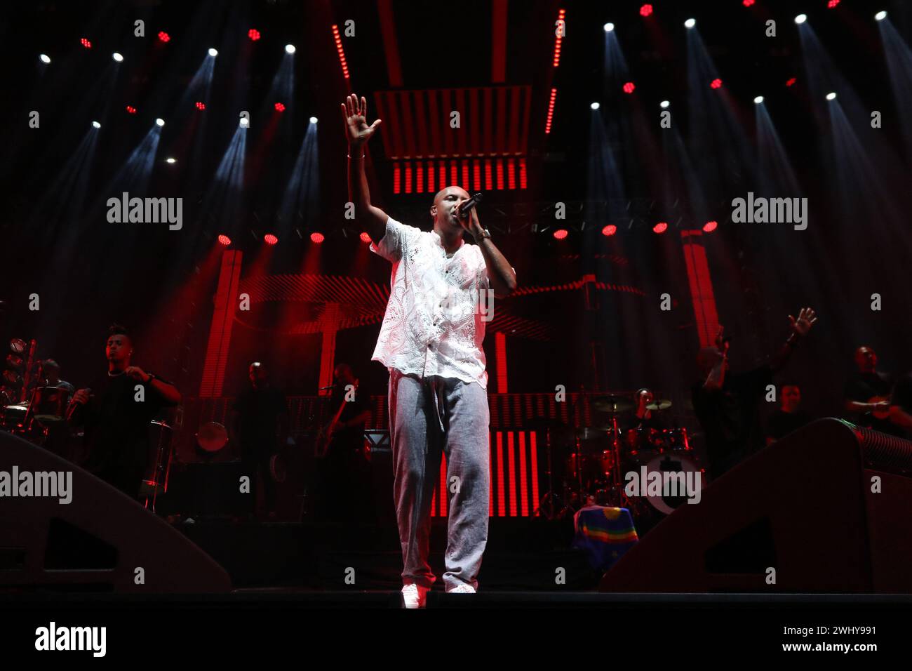 PE - RECIFE - 02/11/2024 - RECIFE, SINGER THIAGUINHO SHOW AT RECIFE ...