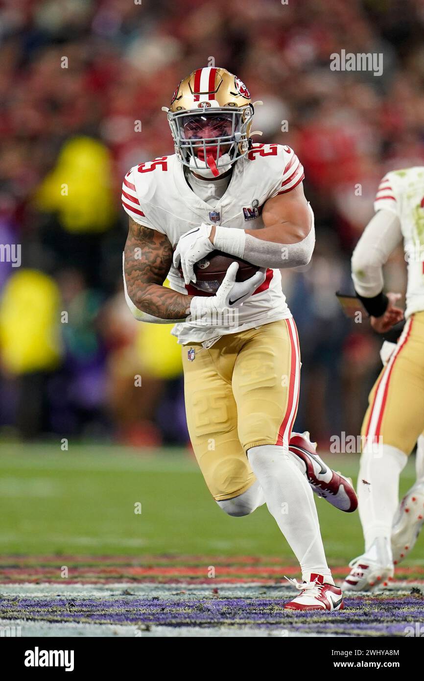 San Francisco 49ers running back Elijah Mitchell (25) rushes against ...