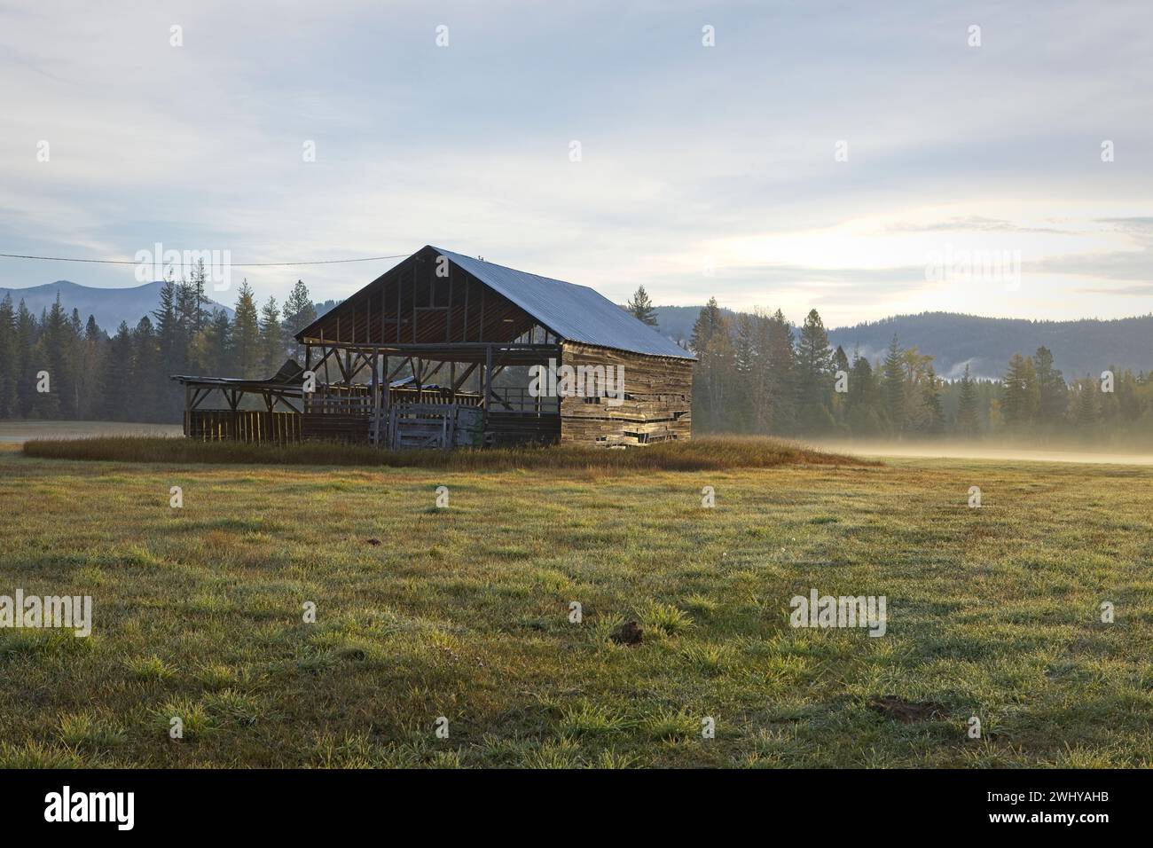 Old wooden barn vibrant hi-res stock photography and images - Alamy