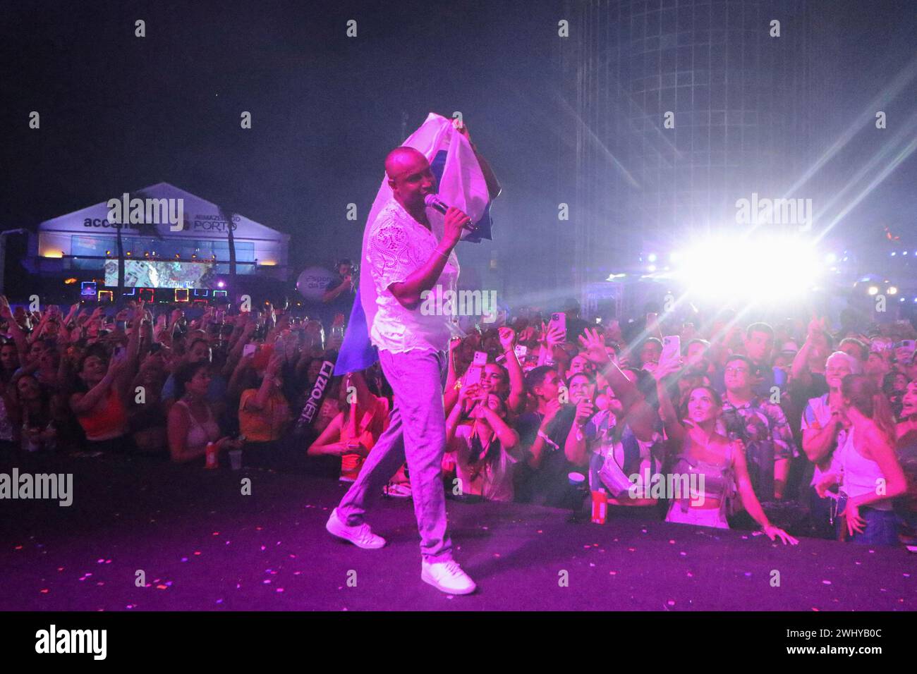 PE - RECIFE - 02/11/2024 - RECIFE, SINGER THIAGUINHO SHOW AT RECIFE ...