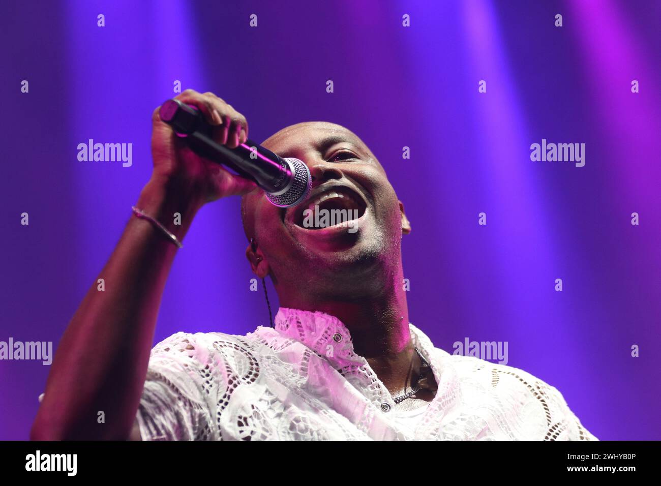 PE - RECIFE - 02/11/2024 - RECIFE, SINGER THIAGUINHO SHOW AT RECIFE CARNIVAL 2024 - Singer ...