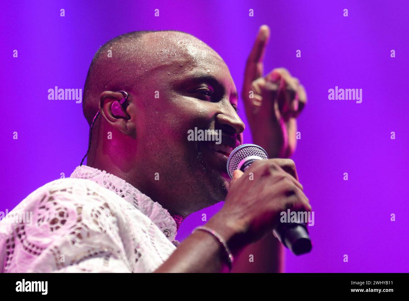 PE - RECIFE - 02/11/2024 - RECIFE, SINGER THIAGUINHO SHOW AT RECIFE ...