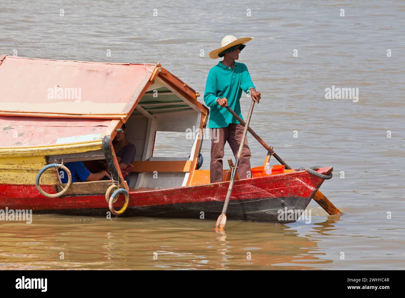 Traditional water taxi 'bot tambang' on the Srawak River in Kuching ...