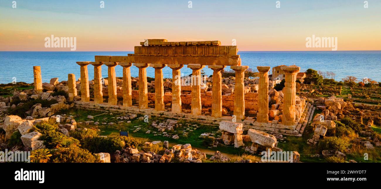 View on sea and ruins of greek columns in Selinunte Archaeological Park ...