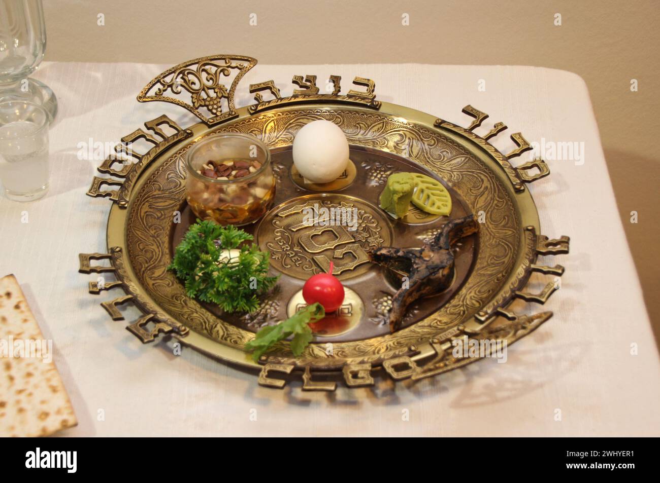 Passover plate hi-res stock photography and images - Alamy