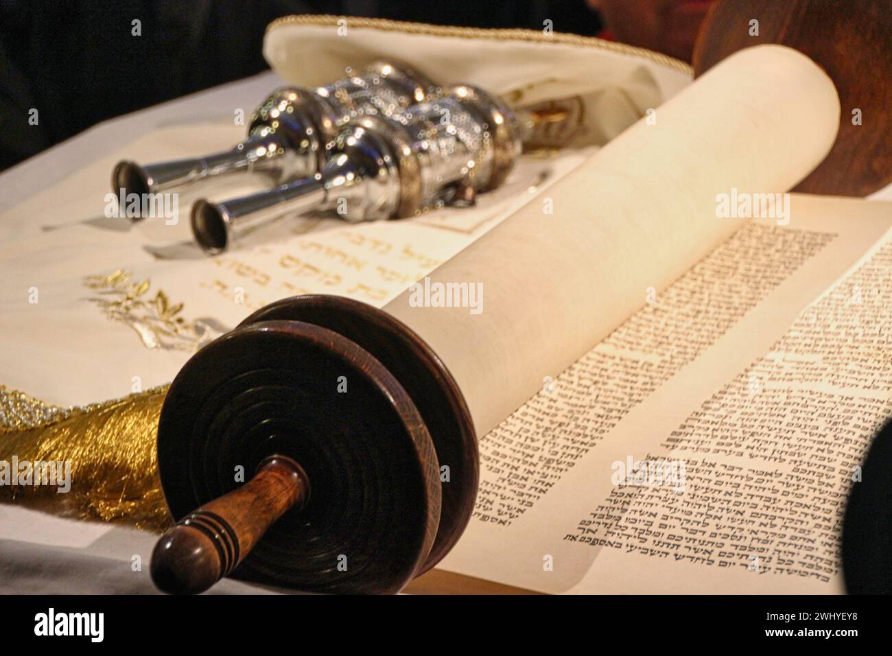 Synagogue bima hi-res stock photography and images - Alamy