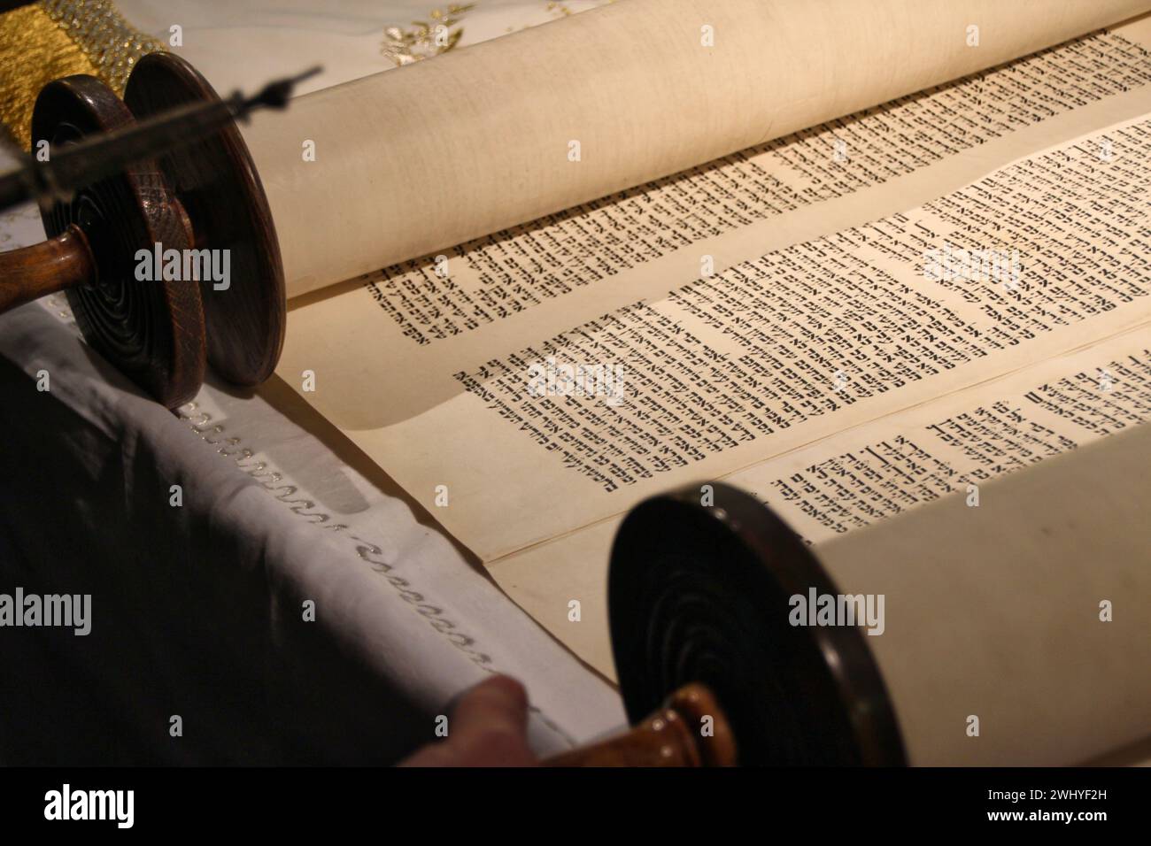 Open Torah scroll on bima in synagogue Stock Photo - Alamy