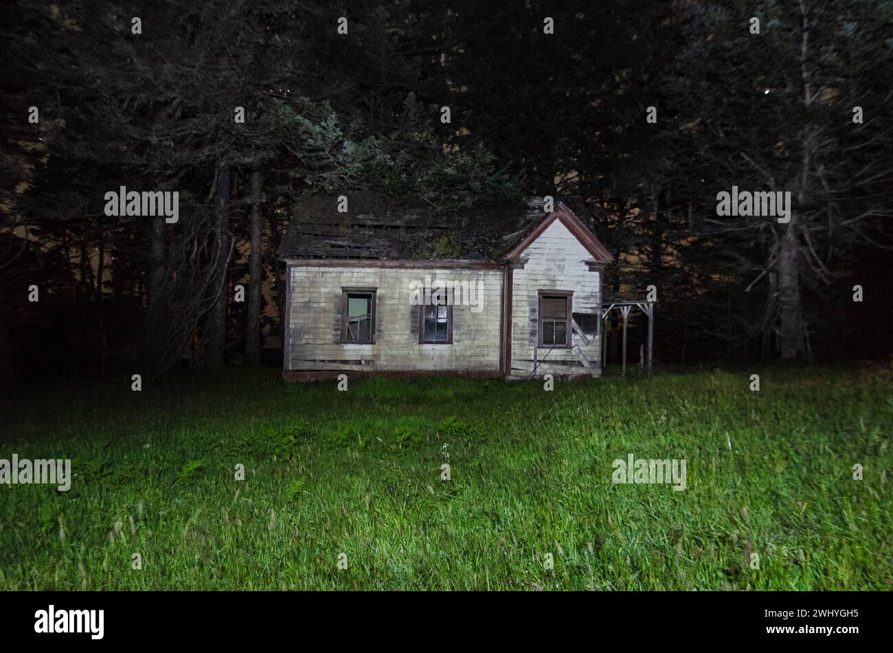 Creepy cabin, Abandoned dwelling, Isolated cabin, Eerie atmosphere, Spooky woods, Haunted house ...